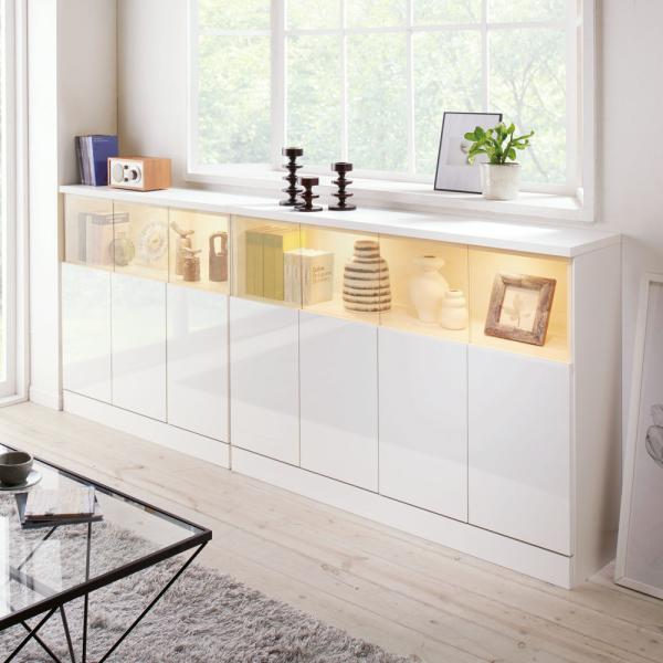 お気に入りの本やフィギュアをライトで照らして飾れるデザイン本棚●「美しく飾れる」をコンセプトに企画したロータイプの本棚が登場しました。●幅は60cm（2枚扉）、90cm（3枚扉）、120cm（4枚扉）、150cm（5枚扉）の4タイプをご用意...