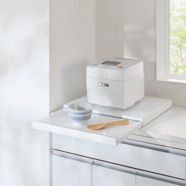 レンジや家電周りに「ひろびろ作業スペース」を作って家事効率アップ！◆電子レンジや炊飯器の下に設置すれば必要な時に便利な作業スペースがつくれます。◆普段は中に収めておいて、必要な時だけ引き出せるのでとっても省スペース。◆レンジ調理の時やご飯を...