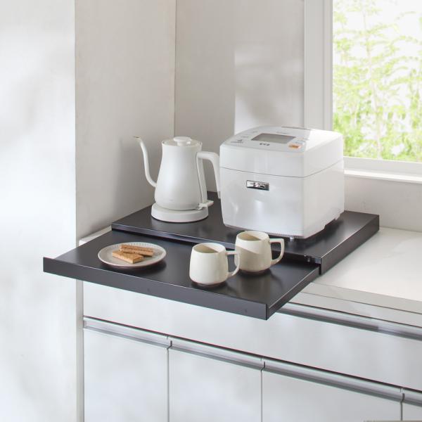 レンジや家電周りに「ひろびろ作業スペース」を作って家事効率アップ！◆電子レンジや炊飯器の下に設置すれば必要な時に便利な作業スペースがつくれます。◆普段は中に収めておいて、必要な時だけ引き出せるのでとっても省スペース。◆レンジ調理の時やご飯を...