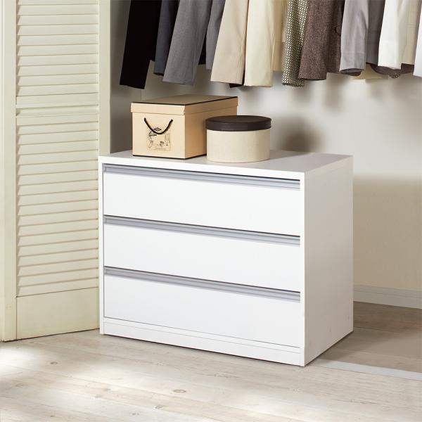 一目で見渡せるワイドな収納力！たっぷり収納しても軽く開け閉めできるストッパー付き引出を全段に採用した衣類収納家具(タンス）。隠しキャスター仕様で見た目はすっきり、移動がラクラク。お掃除や模様替え時簡単に動かせるので大助かり！引き出し内部に取...