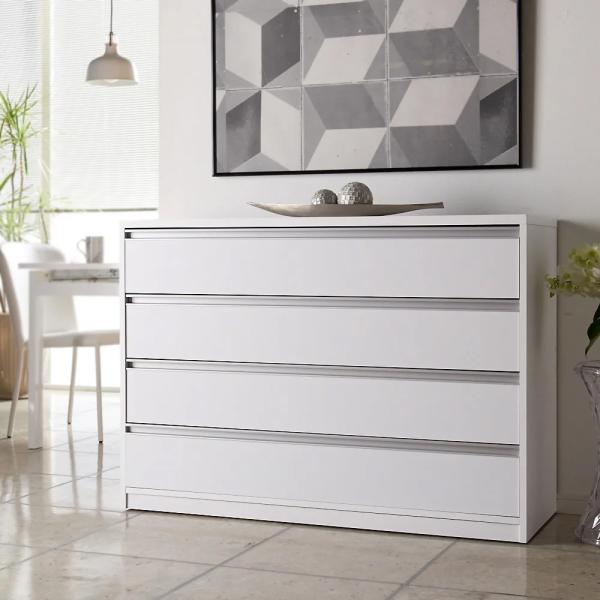 一目で見渡せるワイドな収納力！たっぷり収納しても軽く開け閉めできるストッパー付き引出を全段に採用した衣類収納家具(タンス）。隠しキャスター仕様で見た目はすっきり、移動がラクラク。お掃除や模様替え時簡単に動かせるので大助かり！引き出し内部に取...