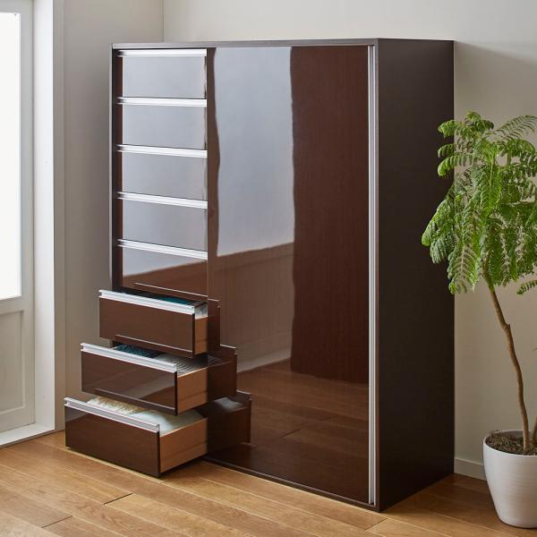 コーディネート例（左：ホワイト幅120cm、幅105cm）大容量！タワーチェスト+ハンガーラックが1台にタワーチェストとハンガーラックを一緒にすることで、1台で全ての衣類がスッキリ収納できます。お部屋の大きさに合わせて、幅105・120・1...