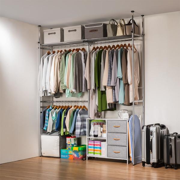 壁一面が素敵な大量収納ワードローブに！奥行43.5cmの薄型タイプの突っ張りハンガーラックです。●クローゼット内で対面使いもできる薄型の大量収納ハンガーラックです。●突っ張り式なので天井まで無駄なく洋服をたっぷり収納することができます。●ロ...