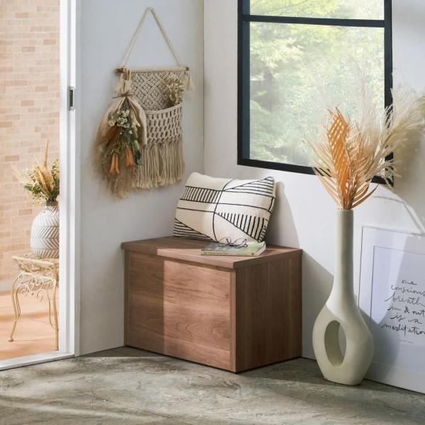 狭い玄関スペースでも置けちゃう！置くだけで空間にゆとりが生まれます。スペースが狭く限られる玄関まわり。下駄箱に入らない様々なものが玄関周りのごちゃつきを生む悩みの種。一度、玄関収納を見直してみませんか？収納と座るスペースを兼ねられる「収納庫...