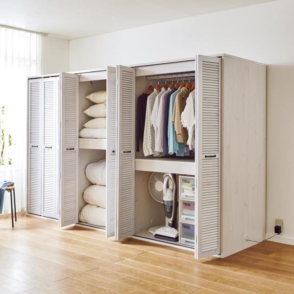 通気性のあるルーバー扉で衣類に優しく大量収納●湿気や臭いがこもりにくい洋服に優しいルーバー扉が特徴です。●折れ戸なら開閉に場所を取らないので、寝室や納戸、ウォークインクローゼットなど狭い場所でも手軽にワードローブが作れます。●扉は全開にすれ...