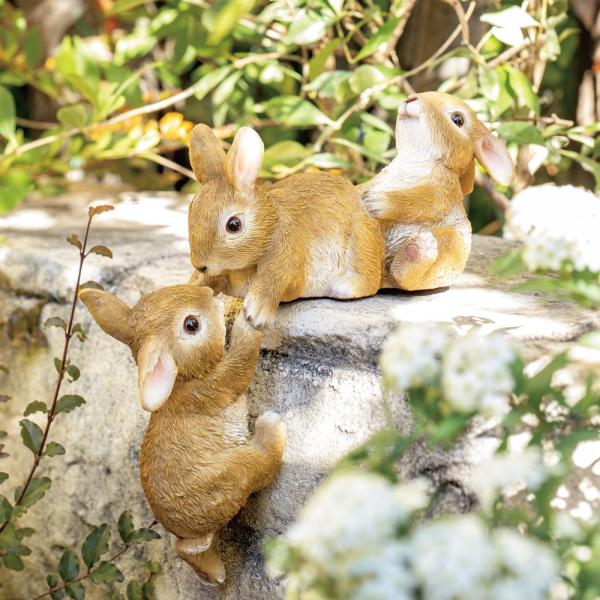 段差に置ける！助け合いうさぎ ガーデン 置物 ディノス dinos 人気 おしゃれ協力してひっぱりあげようとしている姿は、なんとも愛らしく、ずっと見ていられそう。玄関周りの段差やガーデンのベンチにさりげなく飾れば、ユーモアのセンスが光ります。