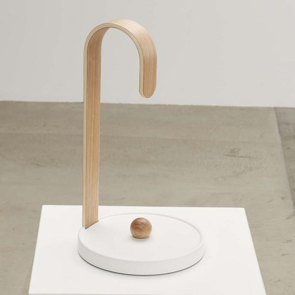 umbra/アンブラ ベルウッド ホルダー キッチンペーパー用 キッチン用品収納 シンク 水周り  爆買 ディノス dinos 人気 おしゃれベルウッドからペーパータオルホルダーが登場Bellwoodペーパータオルホルダーは再生可能な木材を...