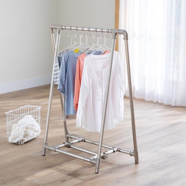 ベランダ奥行きを広々使える Ａ型物干し コンパクトタイプ 洗濯用品 物干し 洗濯物干し台 ディノス dinos 人気 おしゃれ狭いベランダや屋内にも設置できる、奥行わずか46cmのA型物干し。ハンガー用のフックも10個付いているので干しやす...