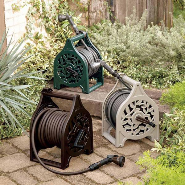 植栽になじむ 鋳物風ホースリール 25m ディノス dinos 人気 おしゃれ◆植栽になじむ、高級感のある見た目・ホースは出しっぱなしのものであるからこそ、見た目にもこだわりたい。・リーフモチーフを、重厚感あふれる鋳物風に表現。・植物になじ...