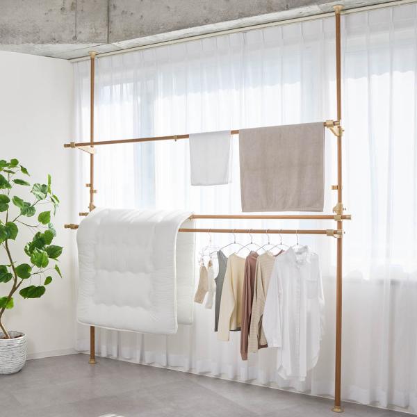 取り付け簡単 突っ張り物干し 伸縮竿 3本付き 洗濯用品 物干し 布団干し ディノス dinos 人気 おしゃれ幅をとるシーツやバスタオルもラクラク。竿２本を使って布団を干せば風通しも◎日当たりのよい窓際に突っ張って設置。ナチュラルな木目調...