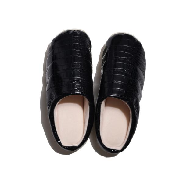 SUBU RE： CROCODILE 冬のサンダル ファッション雑貨 シューズ スニーカー  爆買 ディノス dinos 人気 おしゃれ 30代 40代 50代 60代 レディース冬にサンダルを履く。「ちょっとそこまで出たいとき、サンダルで...