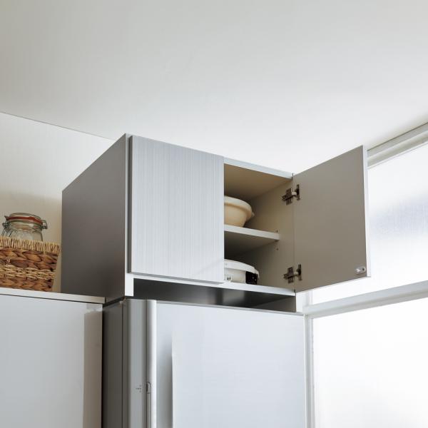 組立不要 光沢仕上げ冷蔵庫上置き 奥行55高さ45.5cm キッチン用品収納 冷蔵庫周り収納  爆買 ディノス dinos 人気 おしゃれ使用例：シルバー 奥行55 高さ45.5cmタイプ（お届け商品）冷蔵庫の上が収納スペースに！高級感ある...