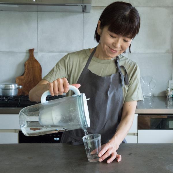 〈BRITA/ブリタ〉グラスジャグ 特典つき 冷水筒 ディノス dinos 人気 おしゃれテーブルの上でも絵になる、美しいガラスのジャグボトル。「浄水器としての機能はもちろんのこと、美しいガラス製のジャグボトルはキッチンやテーブルに出してお...