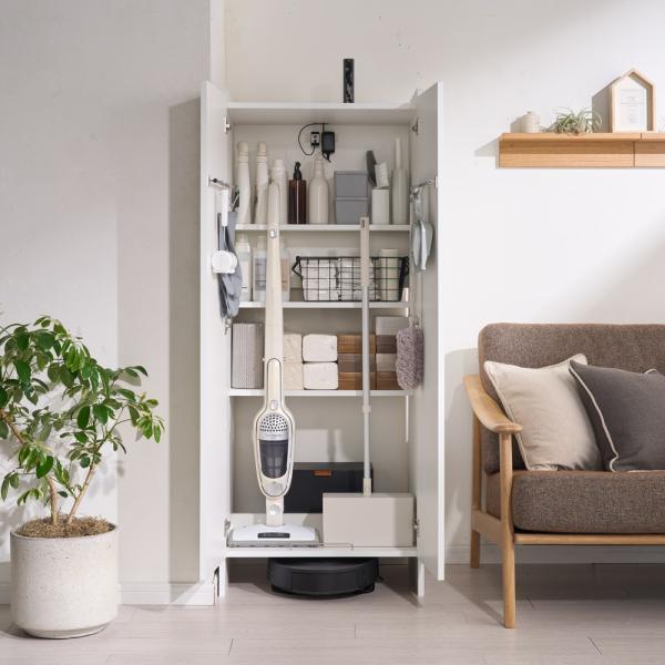 クリーナーグッズ収納庫 幅60cm奥行44cm高さ150cm リビング収納 キャビネット リビングボード ディノス dinos 人気 おしゃれホワイト　幅60cmタイプ思い立ったらサッと取り出してお掃除できる賢い収納庫スティック型掃除機、ロ...