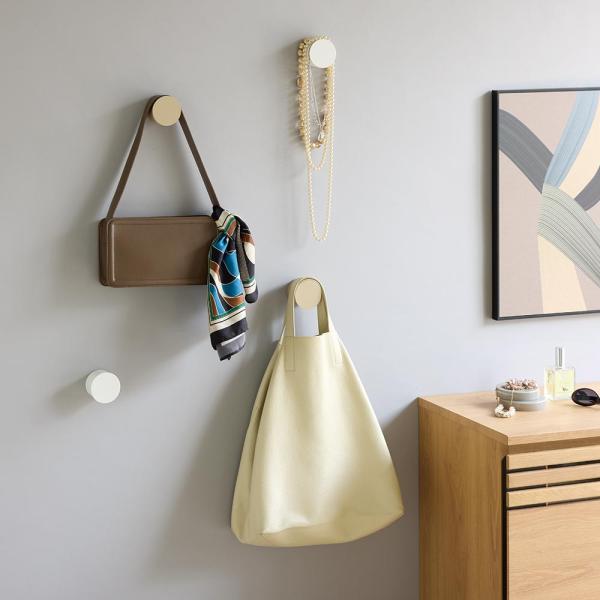 ≪1個≫ ピンで留められる 壁掛けバッグフック KUROSHIRO【クロシロ】 下駄箱 玄関収納 玄関周り雑貨 ディノス dinos 人気 おしゃれ大切なバッグの取っ手に跡をつけない丸型のバッグ用フックS字フックなどにかけるといざ使う時にハ...