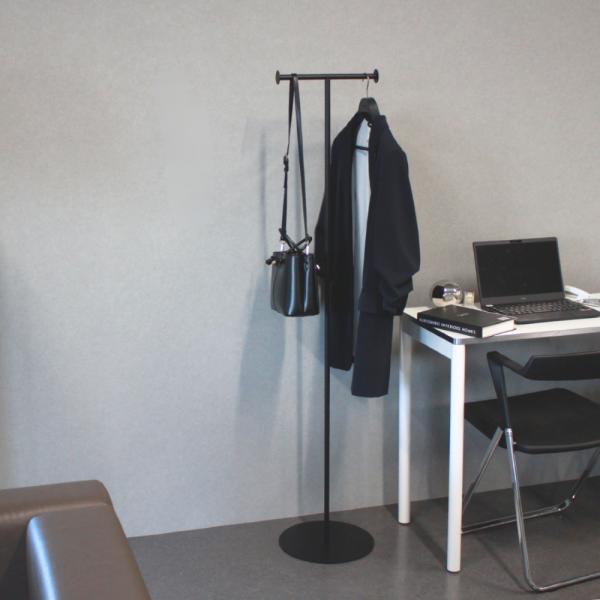 KUROSHIRO | コートスタンド T 衣類収納 ポールハンガー ディノス dinos 人気 おしゃれシンプルで美しいい佇まいのコートスタンド。ブティックのように、お気に入りのお洋服をディスプレイしながら楽しむことが出来ます。幅30cm...