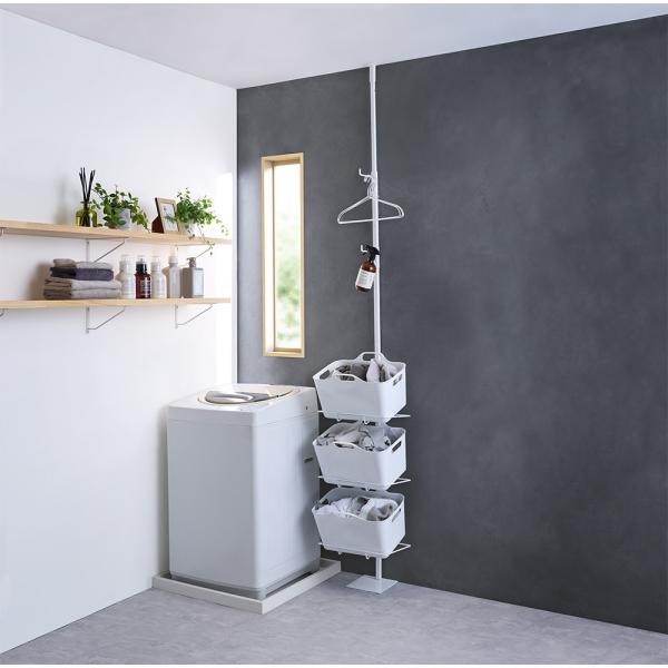 突っ張りランドリーバスケット バスケット3段フック2個タイプ トイレ 洗面所 ランドリー収納 ランドリー 洗濯かご ディノス dinos 人気 おしゃれ1本脚の天井突っ張り式で、“上の空間”を有効活用●床置きした脱衣カゴの上、ぽっかり空いて...