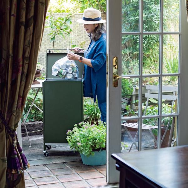 吉谷さんデザイン コンパクトゴミ保管庫 保管庫 ディノス dinos 人気 おしゃれ頑丈でサビに強いボンデ鋼板製のゴミ保管庫です。◆幅も奥行もコンパクト幅47.5×奥行36×高さ86cmとスリムで、見た目が可愛いのでベランダや玄関先のアクセ...