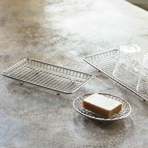 ≪角大≫ 家事問屋 水切りあみ 水切りかご ラック シンク周り用品 ディノス dinos 人気 おしゃれ毎日の暮らしに、心地よい彩りを。燕三条×dinosが生み出す、コンパクト水切りあみ。新潟・燕三条の地に根ざし、使う人の視点に立った道具づ...