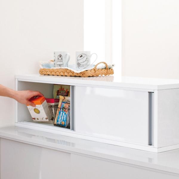 【幅90cm 大容量タイプ】光沢仕上げ 水ハネ対応引き戸カウンター上収納庫 キッチン用品収納 シンク 水周り ディノス dinos 人気 おしゃれ前後から出し入れ可能。引き戸タイプで場所をとりません。水ハネに強い素材で汚れもサッとキレイに。...