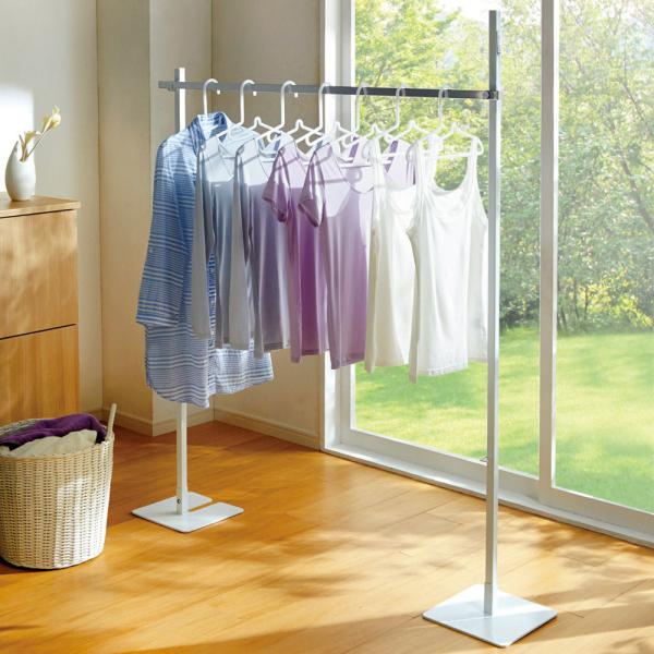 コンパクトに収納 2WAY物干しポールハンガー シングル 洗濯用品 物干し 洗濯物干し台 ディノス dinos 人気 おしゃれホワイト　シングルタイプ使う時だけ広げられる、室内物干しハンガーラック普段はポールハンガー、広げれば室内物干しやタ...