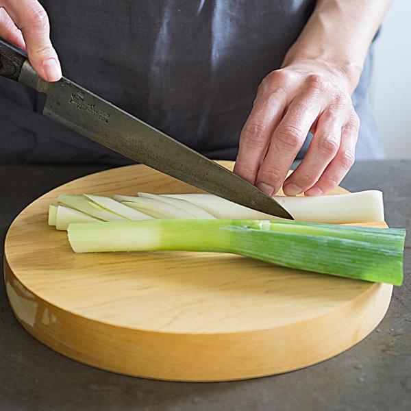 ≪角18cm≫ ヒバまな板 キッチンツール まな板 カッティングボード ディノス dinos 人気 おしゃれあたりがやさしく、包丁仕事が楽しくなるまな板。「このまな板は本当に使いやすいです。刃あたりがやさしくトントンとリズミカルに切れて、コ...