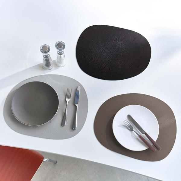 aida/アイーダ リサイクルレザーシリーズ ランチョンマット同色2枚組 テーブルクロス ランチョンマット ディノス dinos 人気 おしゃれaida アイーダ RAW リサイクルレザーランチョンマット - 洗練された北欧デザインの食卓ア...