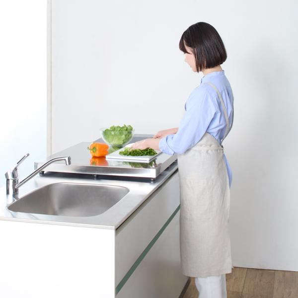 毎日の作業姿勢が楽になるステンレスかさ上げ作業台 幅60cm奥行55cmタイプ キッチンツール ディノス dinos 人気 おしゃれワークトップをちょいあげすれば、毎日の作業がラクラク●置くだけで、身長に合った作業スペースが実現するステンレ...