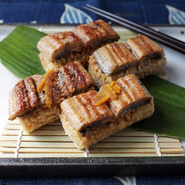 乃木坂「しん」うなぎおこわ2種セット 各4個 計８個 魚 海産物 海産加工品 ディノス dinos 人気 おしゃれ有名レストランガイドで紹介されている、日本料理店「乃木坂しん」の店主・石田伸二氏が考案、国産うなぎを使用し、ふっくらと仕上げた...