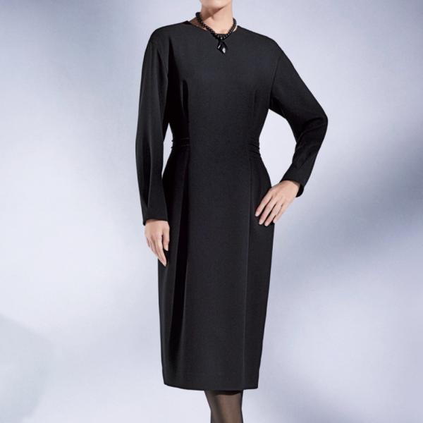 「NIKKE」 マフダブルジョーゼット ワンピース ファッション ワンピース ディノス dinos 人気 おしゃれ 30代 40代 50代 60代 レディース洗練のオーラで際立つ、ブラックの美学。ブラックは、さまざまな表情を湛える色。ときに...