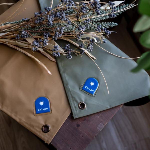 ＜製品詳細＞・　色　：　アーミーグリーン／デザートカーキ（2カラー）・サイズ（大）：（約）縦93cmｘ横93cm・重　量（大）：　（約）370g・材　質：　生地／PVC（基布ポリエステル）、ハトメ／真鍮・黒ニッケル・原産国：　日本