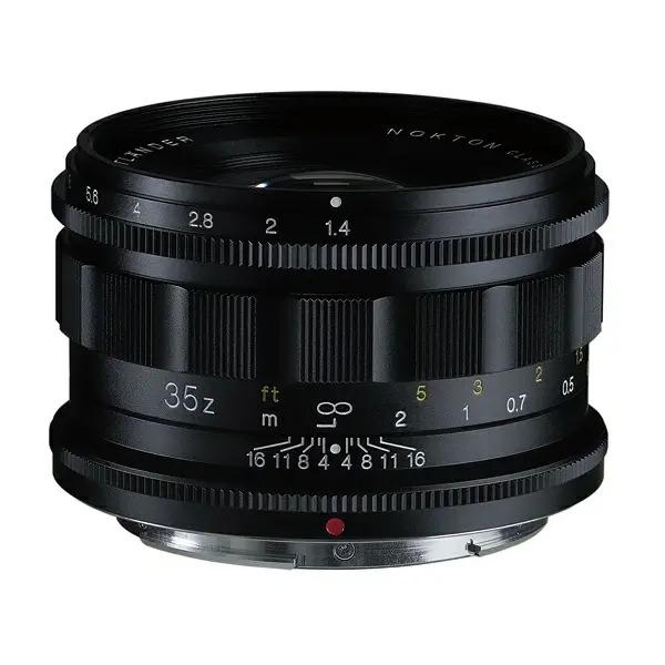 【発売日：2026年07月31日】NOKTON Classic 35mm F1.4 Zマウントは、クラシックレンズの味わいを最新の光学技術で磨き上げ、現代に蘇らせた大口径＆コンパクトな広角レンズです。あえて球面収差を残すことで絞り開放では素...