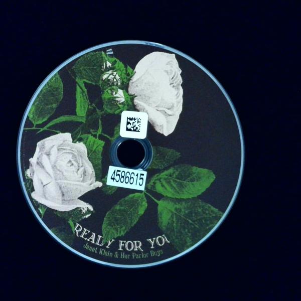 遠い昔の古びたアメリカ音楽を掘り返し、ジャネット・クライン嬢が息をふきかけるだけで、たちまちみんなメロメロに…。ハリウッドのエンターテイナー一家に生まれたジャネットはグラフィック・デザイナーの顔を持ち、自らのジャケットのデザインも手掛けるお...