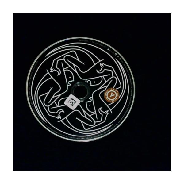 ※ディスクのみの販売となります。ジャケット・歌詞カードはございません。※再生確認済。原盤・正規品。オリジナルビニールケースに封入してお送りします。メロディ・ビート・グルーヴが三位一体となったバンド史上最強の壮大なる最新型クラシック・アルバム...