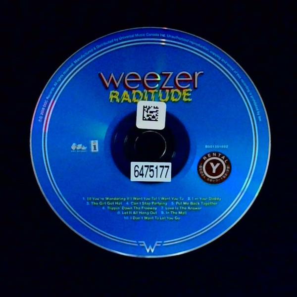 ※ディスクのみの販売となります。ジャケット・歌詞カードはございません。※再生確認済。原盤・正規品。オリジナルビニールケースに封入してお送りします。パワー・ポップの仕掛け人=リヴァース・クオモ率いるウィーザーが、“泣き虫”を脱皮。全音楽ファン...