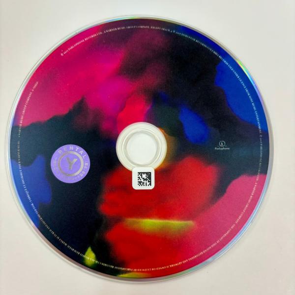 アーティスト名：コールドプレイ 輸入盤本作『KALEIDOSCOPE』のオープニングを飾るのは、新曲「All I Can Think About Is You」。新進の映像作家、I Saw John Firstが手掛けたリリック・ビデオも公...