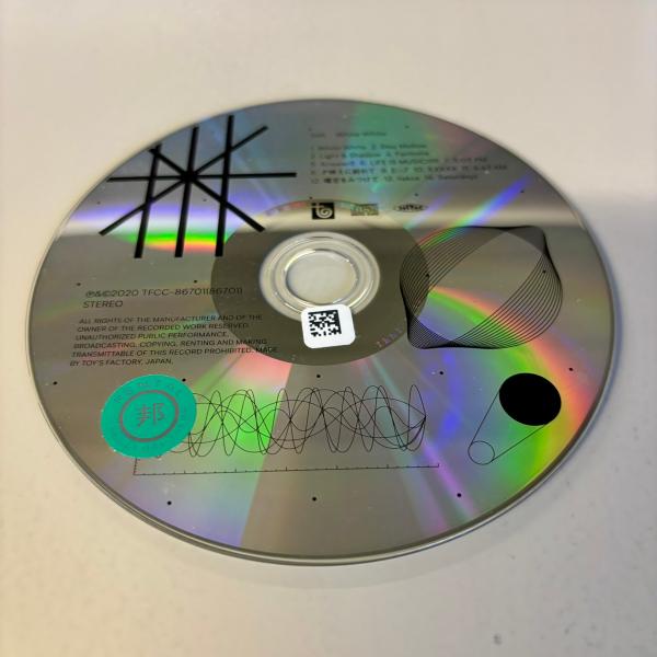 ※ディスクのみの販売となります。ジャケット・歌詞カードはございません。※再生確認済。原盤・正規品。オリジナルビニールケースに封入してお送りします。【収録曲】White WhiteStay MellowLight &amp; ShadowFa...