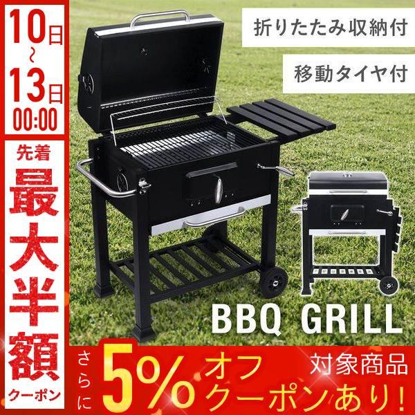 【発売日：2026年01月13日】大型バーベキューグリル◆炭投入ドア前面に炭投入用の扉を搭載。炭の追加や換気がスムーズに行えます。◆折りたたみ式テーブル右側には折りたたみ式の簡易テーブルを装備。調味料や食材を“ちょい置き”できる便利なスペー...