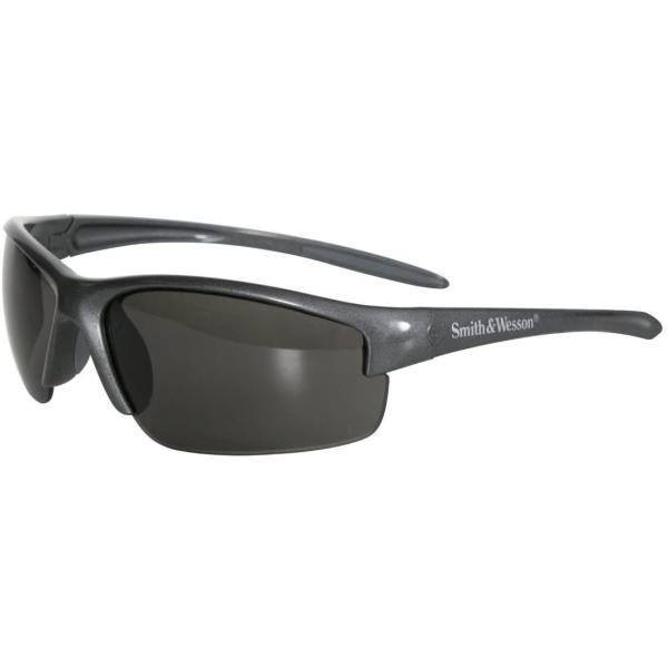 S&amp;W スミス＆ウエッソン サングラス イコライザー ブラック をご紹介します。レンズカラー：ブラックレンズ材質：ポリカーボネイトフレームカラー：ガンメタルメーカー Smith &amp; Wessonブランド スミス＆ウエッソン商...