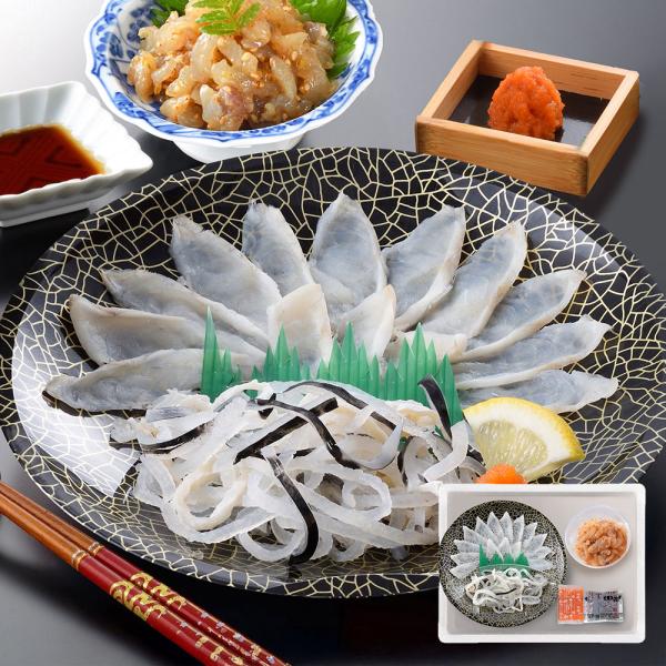 ふくの身を熱湯にサッとくぐらせた後、氷水に浸けることにより旨味を閉じ込める伝統技法「霜降造り」。霜降り加工した真ふく刺身と、とらふく塩辛のセットです。お刺身と塩辛、それぞれの食感と旨味を食べ比べながらお楽しみください。■配送不可地域：離島は...