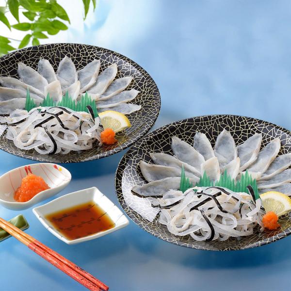 ふくの身を熱湯にサッとくぐらせた後、氷水に浸けることにより旨味を閉じ込める伝統技法「霜降造り」。霜降り加工し一枚一枚丁寧に盛り付けた真ふく刺身のセットです。■配送不可地域：離島は配送不可■温度帯：冷凍■アレルゲン表示：（義務8品目）小麦■ア...
