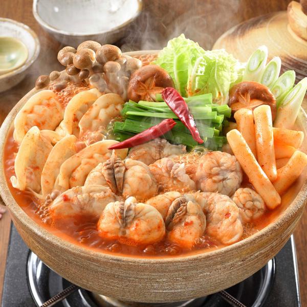 国産ふくちりを、韓国のチゲ（鍋）に仕上げたセットです。旨辛風味が堪らないタレでふく、トッポッキ、鍋用餃子を煮込み、鷹の爪でお好みの辛さに調節してお楽しみください。■配送不可地域：離島は配送不可■温度帯：冷凍■アレルゲン表示：（義務8品目）小...