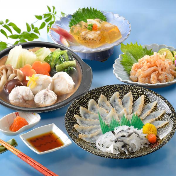ふくの本場下関の職人による真ふくのたたき刺身と、電子レンジで簡単調理、野菜・出汁などすべて入ったお一人様用寄せ鍋と詰め合わせた真ふく満喫セットです。風味と旨味を楽しめる真ふくのたたきと、ゆずの香り漂う真ふく寄せ鍋はあっさりしていて、一年中美...