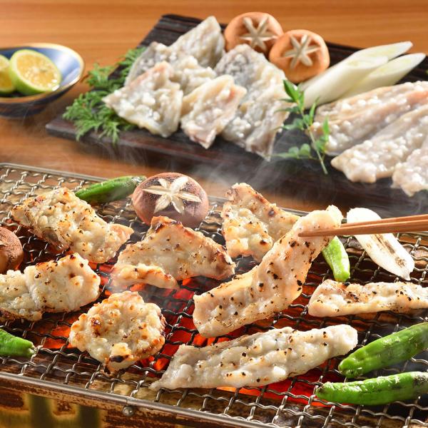 刺身や鍋だけでなく、焼くことでも美味しく食べられるふく料理。一匹のとらふくからわずかしか取れない希少部位の身皮と、焼き用に開いた真ふくをセットにしました。付属の塩麹たれで下味をつけて焼くことで、香ばしくもあっさりとした風味でふくの味わいをお...