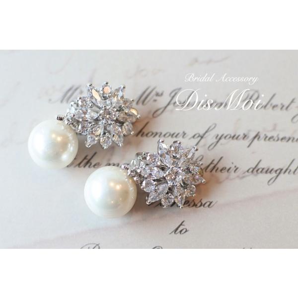 Bridal Accessories Dis Moiブライダル アクセサリーズ ディモアジルコニアイヤリング ≪ZE-22≫ジルコニアストーンを使用したイヤリングです。透明度の高いジルコニアは光を浴びてキラキラと輝き、遠目からでも存在感を放...