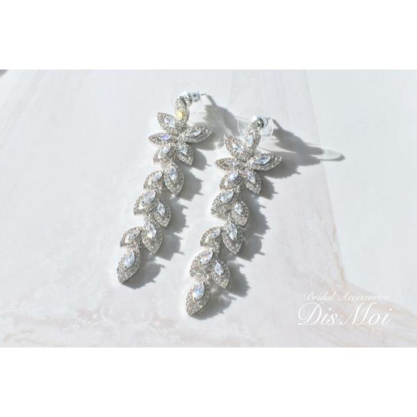 ジルコニアピアス/イヤリング silver/gold ≪ZPE-41≫様々な大きさのジルコニアストーンが連なったラグジュアリーなピアス/イヤリングです。華やかながらシンプルで、ヘアスタイルやドレスを選ばず合わせやすいデザイン。透明度の高いジ...