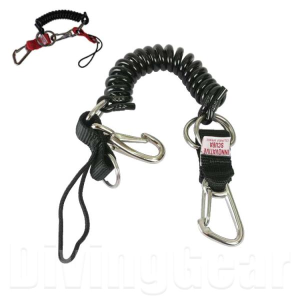 カメラや水中ライト、ナイフなど様々なアイテムを携帯するのに便利なカラビナ付きスナッピーコイル。ダイビングの際、カラビナをBCジャケットのDリングに引っ掛けて、ストラップ側にアクセサリー類を取付けます。これでダイビング中に落下する心配もなく安...