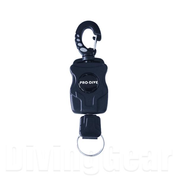 カメラや水中ライトをはじめ、クエストや指示棒などのアクセサリーを携帯する時に便利なリトラクター！BCのDリングなどにフックを掛けてアクセサリーを携帯しておけば、手を塞ぐ事無く持ち運べ、 使用する時にはラインを引き延ばせば水中で落下させて紛失...