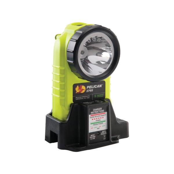 ■長さ：13.6ｃｍ    ■バッテリー付き重量：414ｇ  ■バッテリー無し重量：312ｇ  ■237 ルーメン  ■単3アルカリ電池4個使用  ■ライトモード：High / Low / Downcast / Flashing  ■全米防...