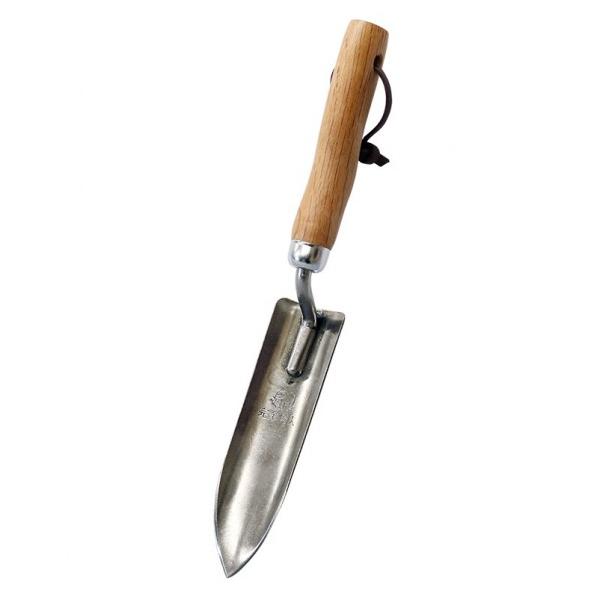 頭部には金象印ブランドで採用しているショベル特殊鋼板を、柄部には国産（南九州）の樫材を採用した家庭園芸から本格的なガーデニング、土木作業まで難なくこなす日本製の片手スコップです。  頭部は熱処理を施すことで強さ、硬さ、粘り、耐衝撃性、耐摩耗...